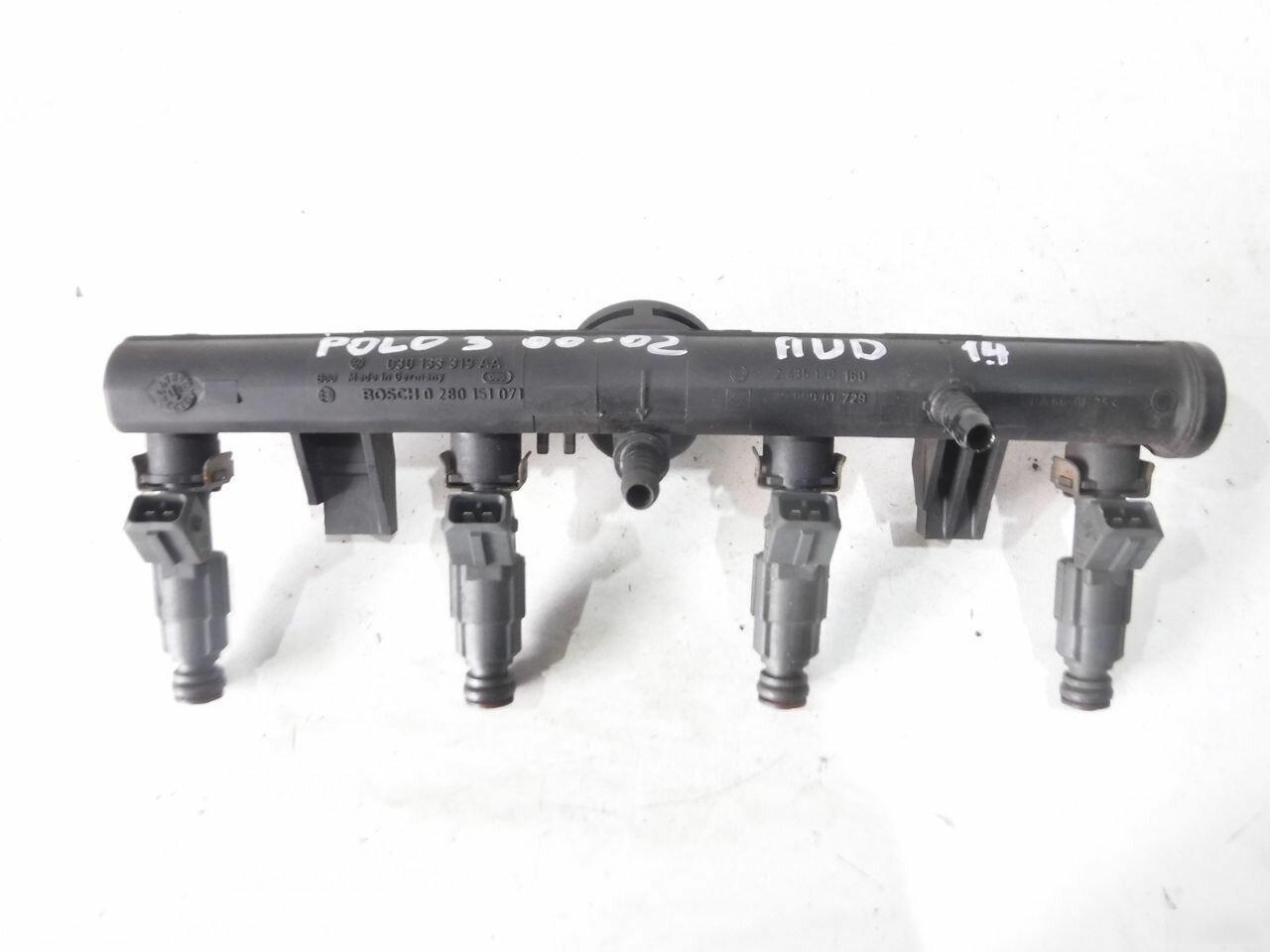 Форсунка инжекторная электрическая Volkswagen Polo III (1994—2002) 030906031J