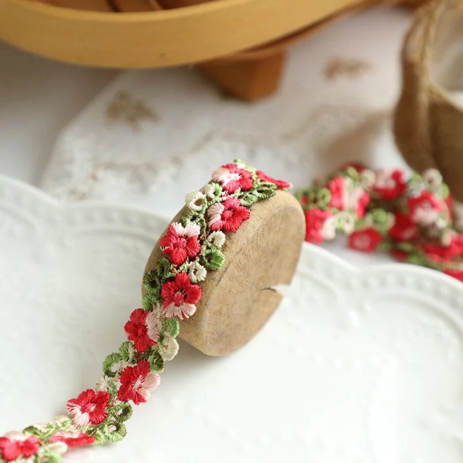 Кружевная лента с цветами, красная, 2 см