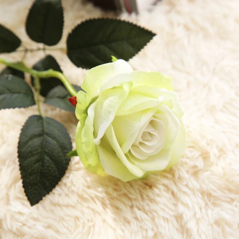 Искусственные розы шелковые красные 5 см 11