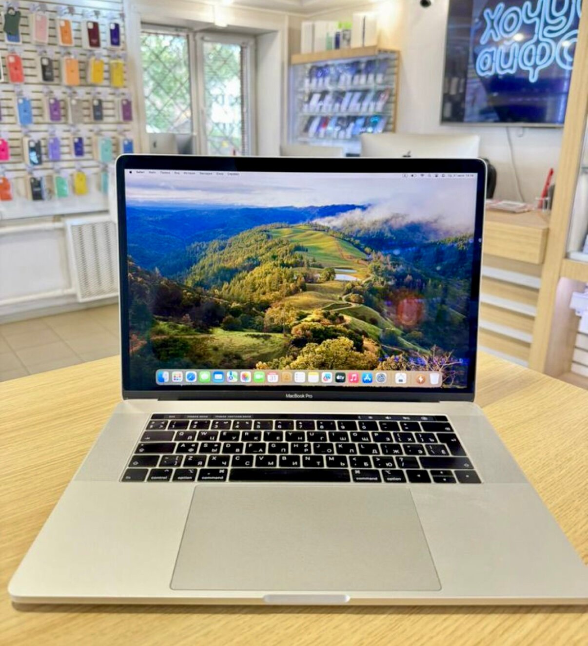 MacBook Pro 15 2018 16/256gb