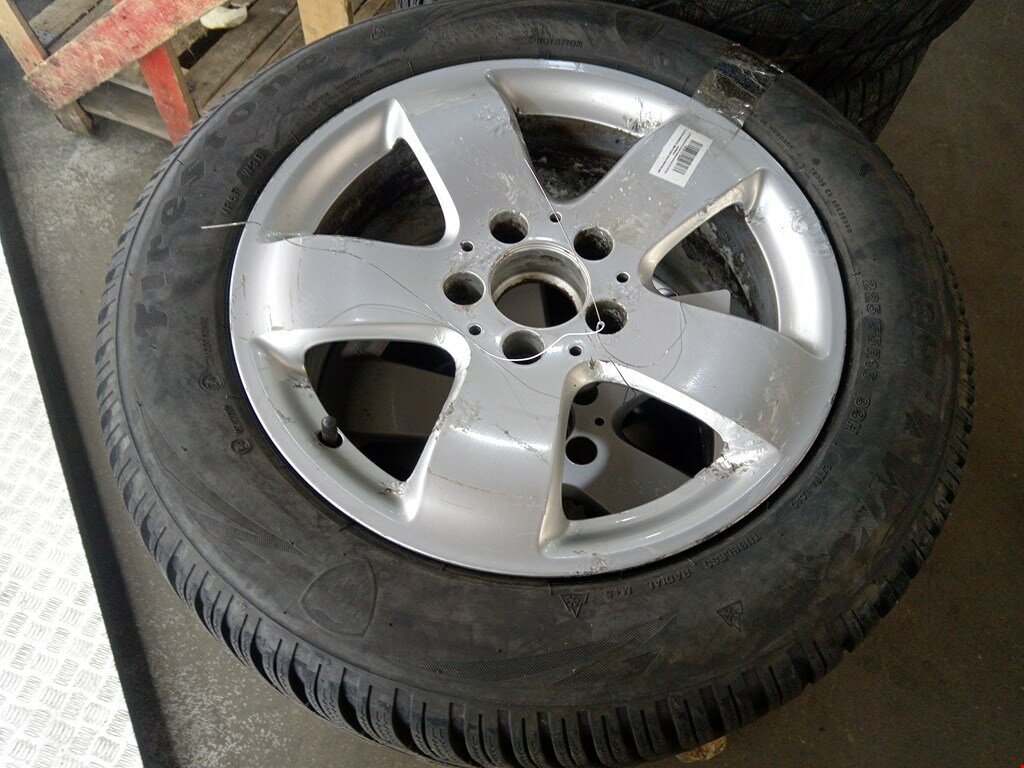 Колесо на легкосплавном диске (укомплектованное шиной) Mercedes E-Class (W211) арт. 2195604