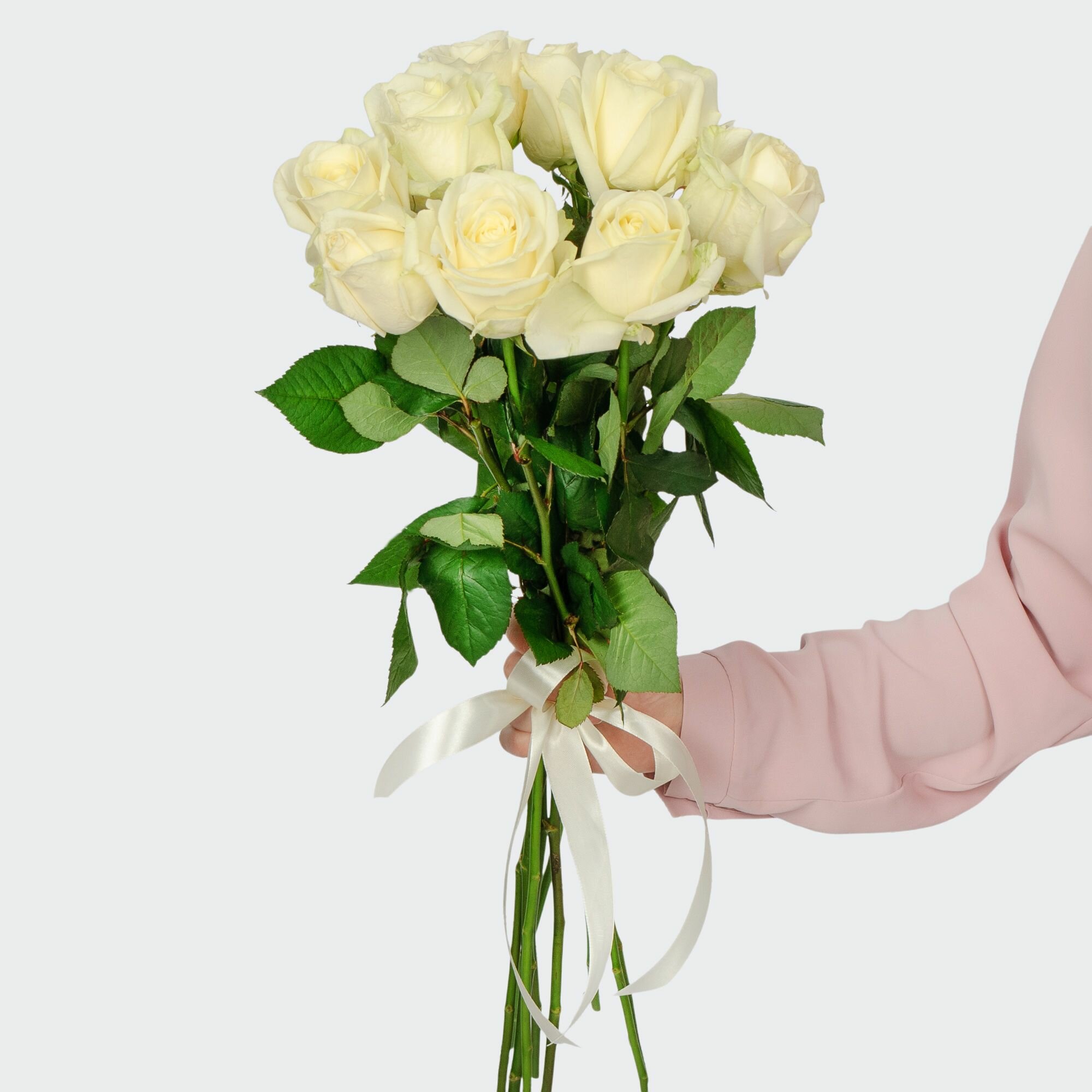 Букет от СоюзЦветТорг из 9 роз сорта Аваланш, высота 60см, цвет белый