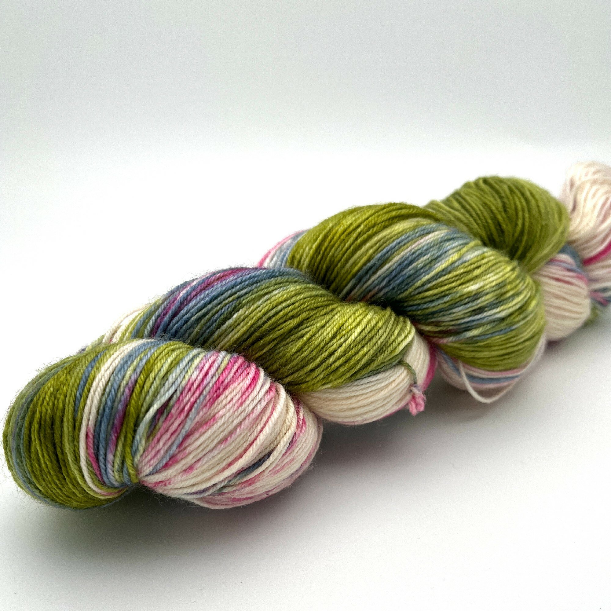 Terra /Терра/ пряжа KnitPro (75% шерсть мериноса Superwash, 25% нейлон), 100г/380м (VR2008, summer romance (летняя романтика), зеленый/молочный/розовый/фиолетовый)