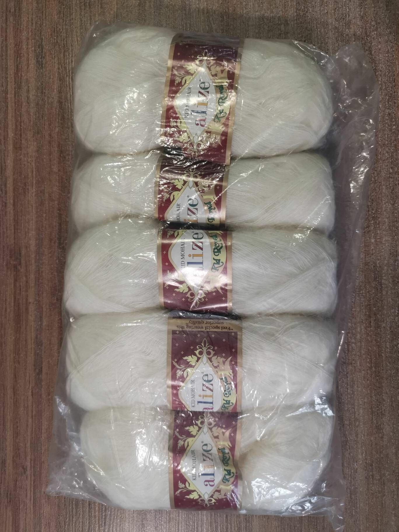 Пряжа Кид мохер рояль (Kid Mohair Royal) упаковка 5 мотков 50 г. 500 м. 62% кид мохер, 38% Полиамид цвет 62 кремовый