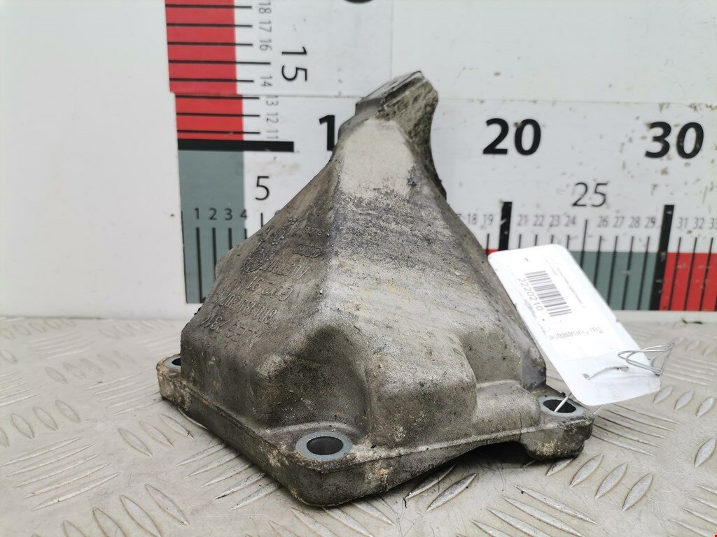 Кронштейн (крепление лапа) двигателя Audi A6 C5 8D0199307K арт. 2220210