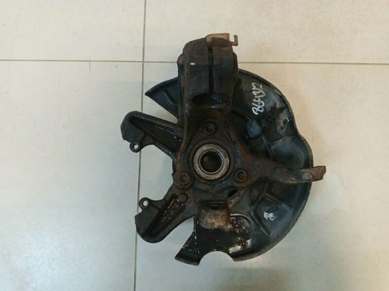 Кулак поворотный передний правый Skoda Octavia A5 1Z 2004-2013