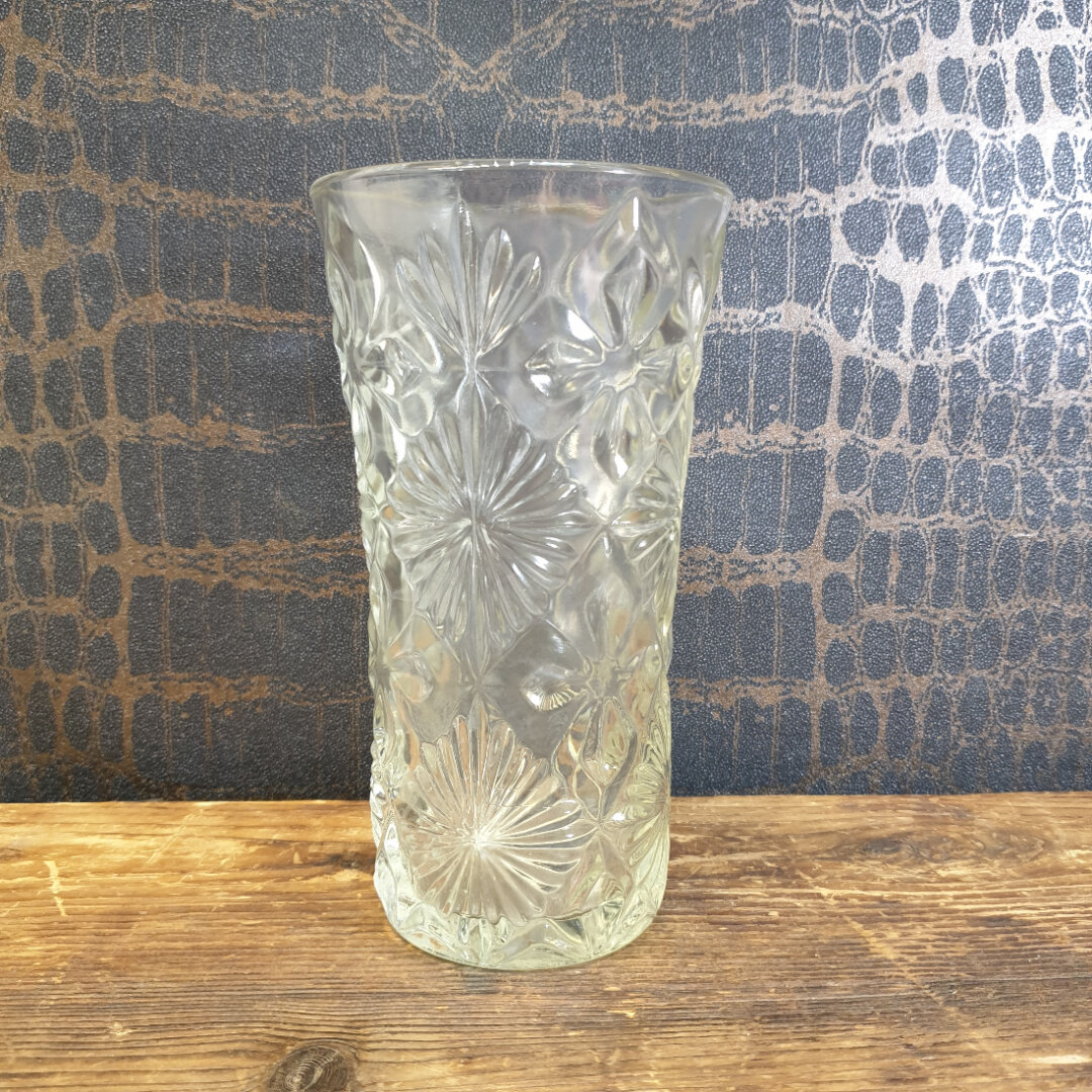 Ваза для цветов, стекло, высота 19 см. Винтаж, СССР.