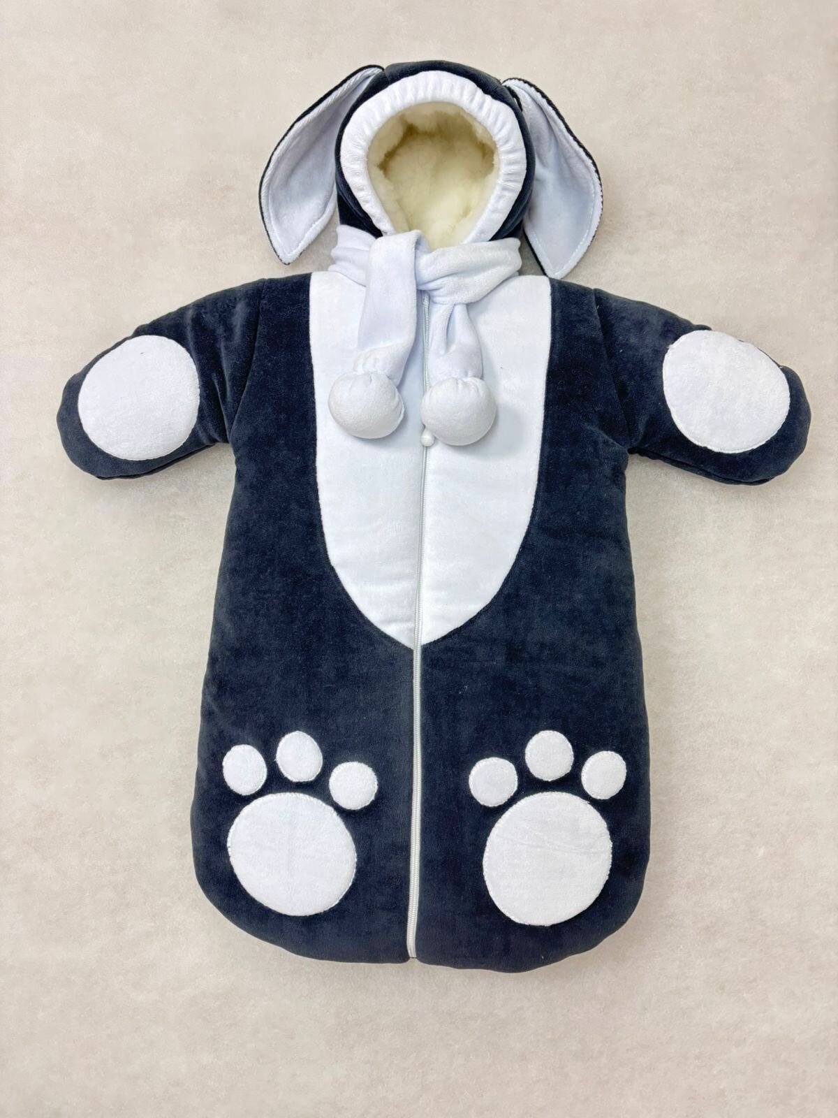 Конверт на выписку для новорожденных Зайка Зимний с натуральной овчиной серый