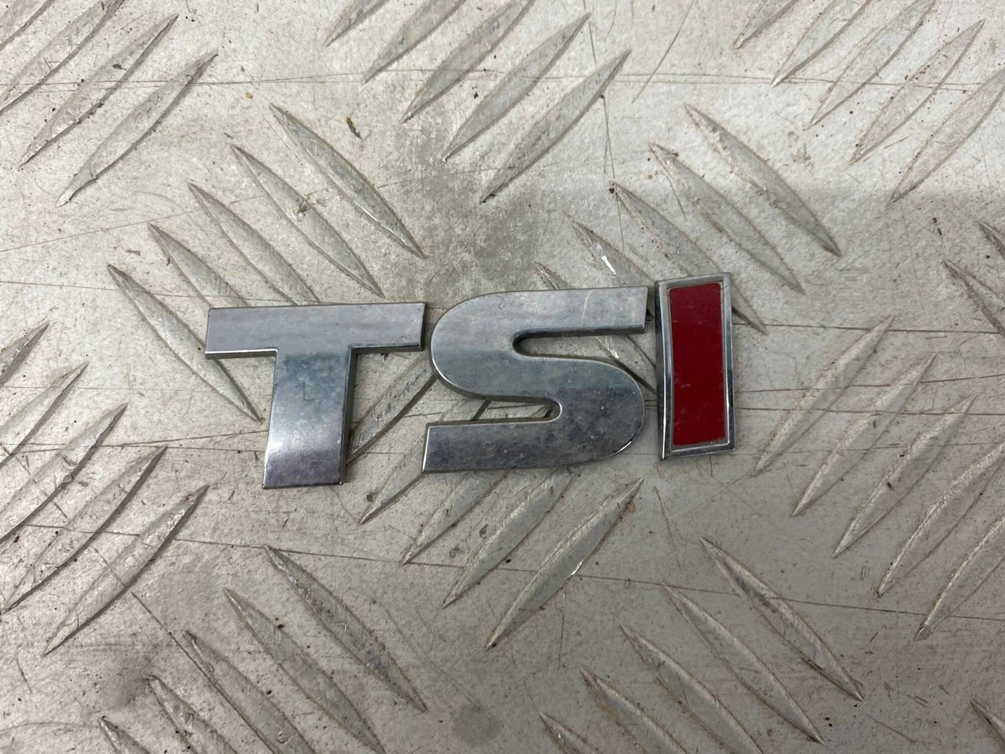 Б/У эмблема ( шильдик, значок ) задний Volkswagen