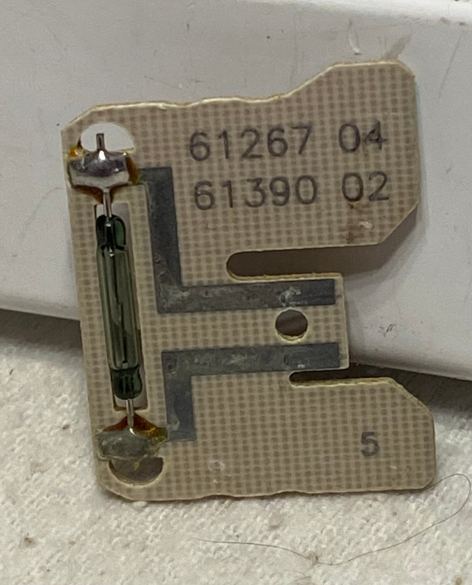 Сенсор (геркон) бункера соли для посудомоечной машины Bosch (Бош), Siemens (Сименс), Neff (Нефф), Gaggenau (Гаггенау), Kuppersbusch (Купперсбуш)