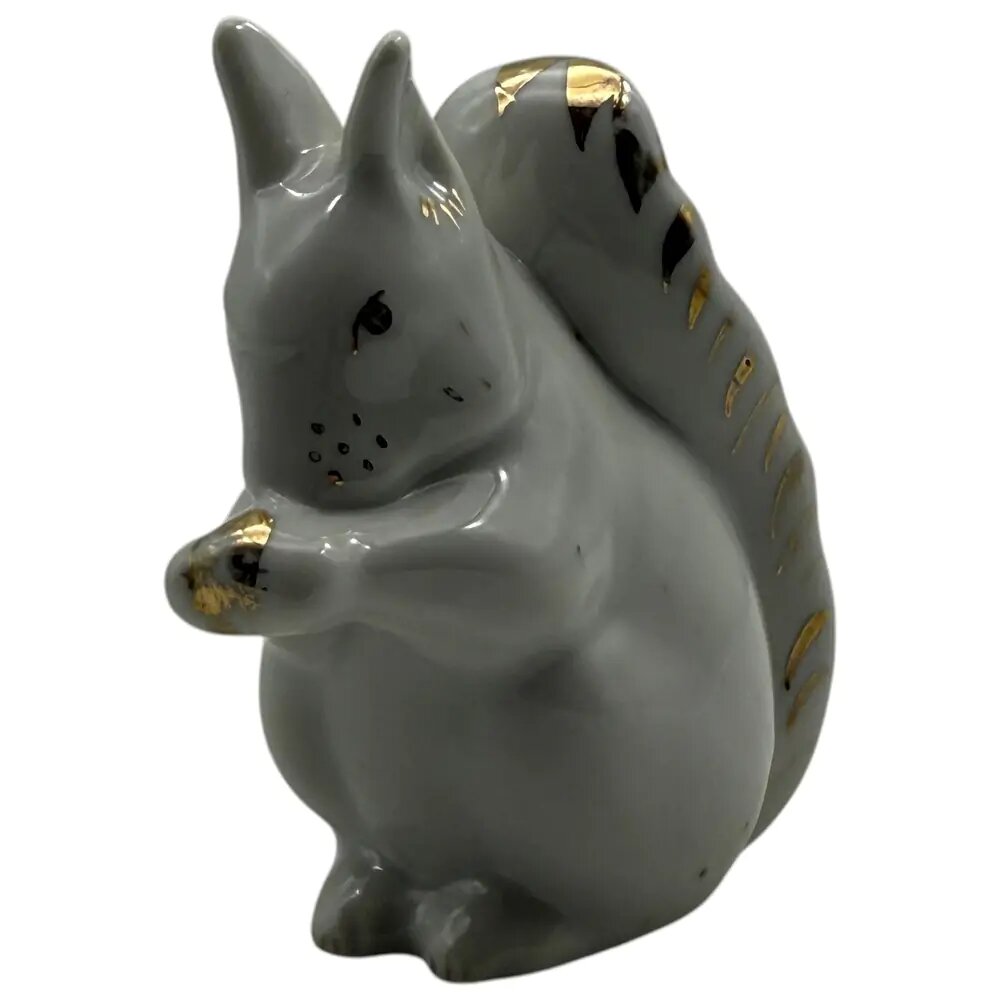 Фарфоровая статуэтка "Белка с орехом" 1960-1970 гг. Сысерть, СССР (Лот 2)