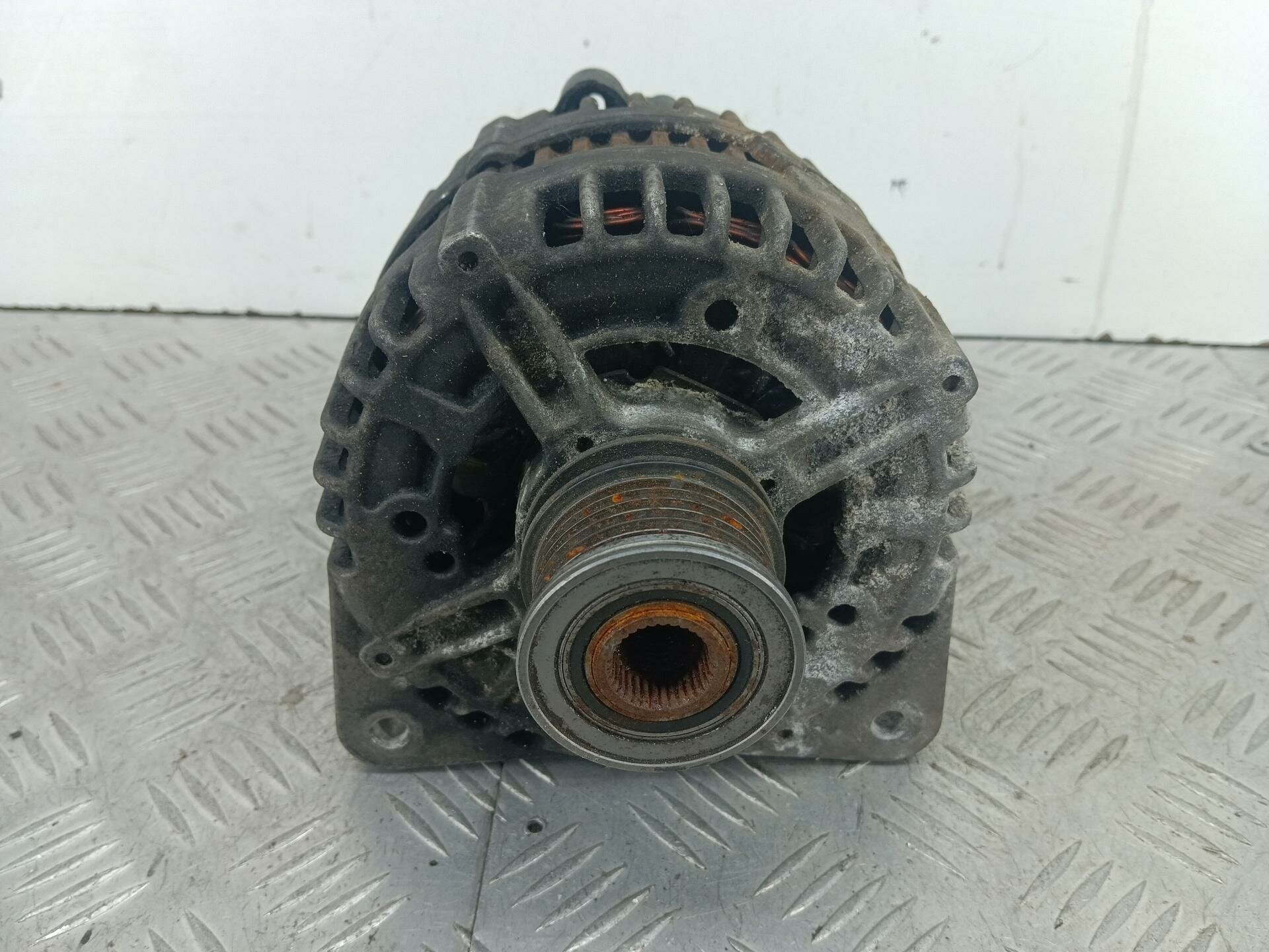 Генератор BMW 5 E60/E61 рест. E60 (2007 - 2010) 8EL012430