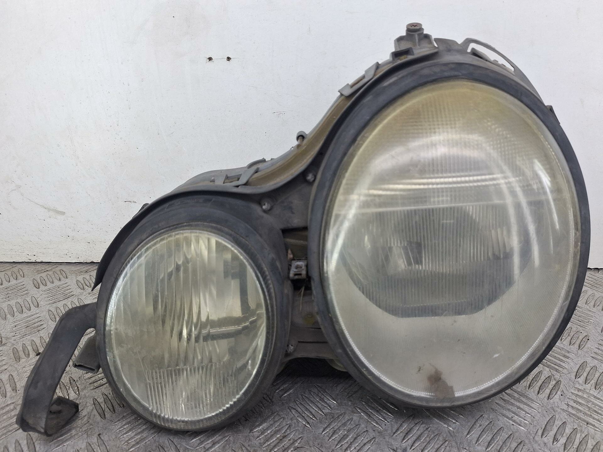 Фара левая Mercedes-Benz E W210 (1995 - 1999)