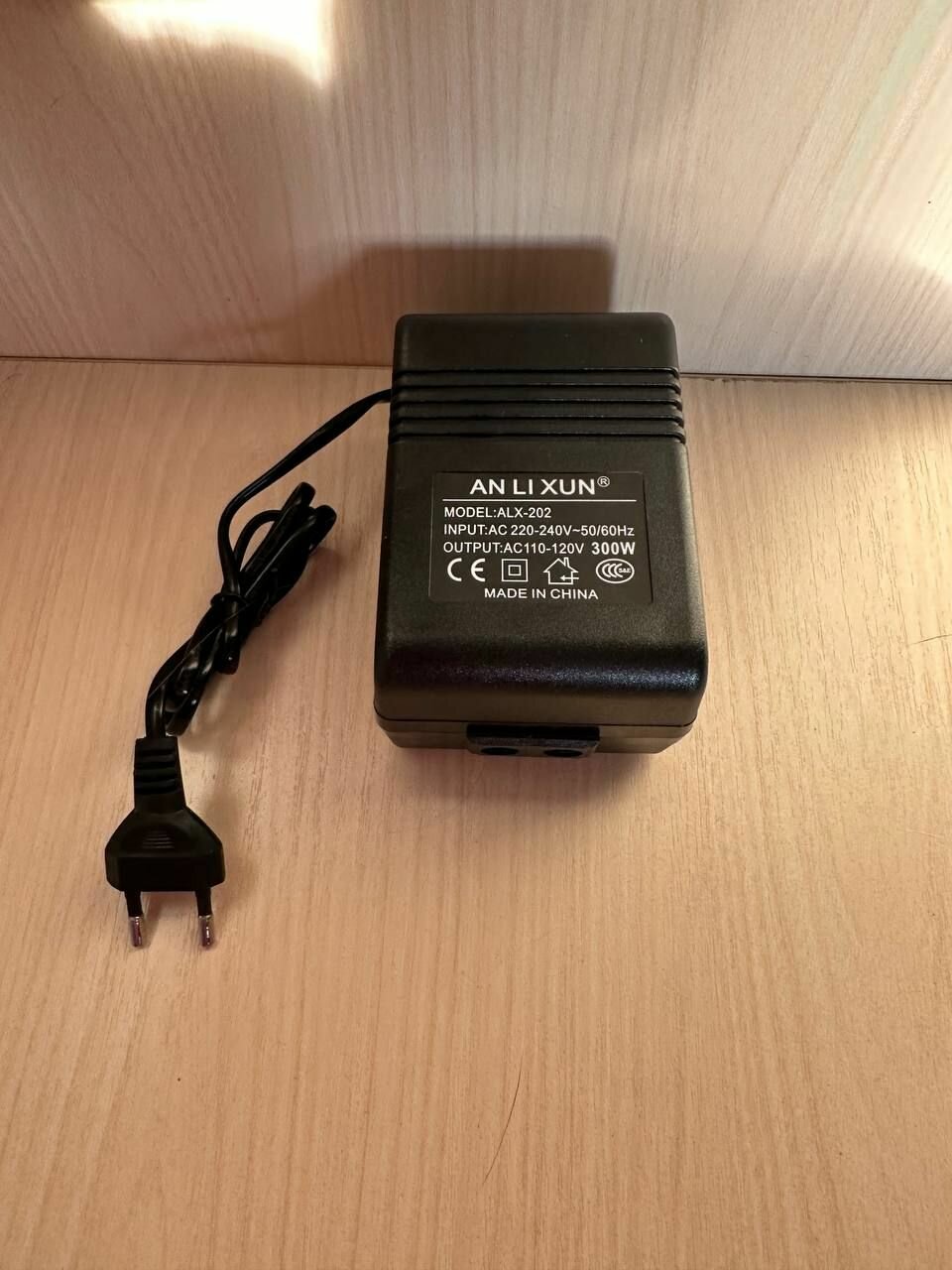 Конвертер - трансформатор 220-110В, 300 W