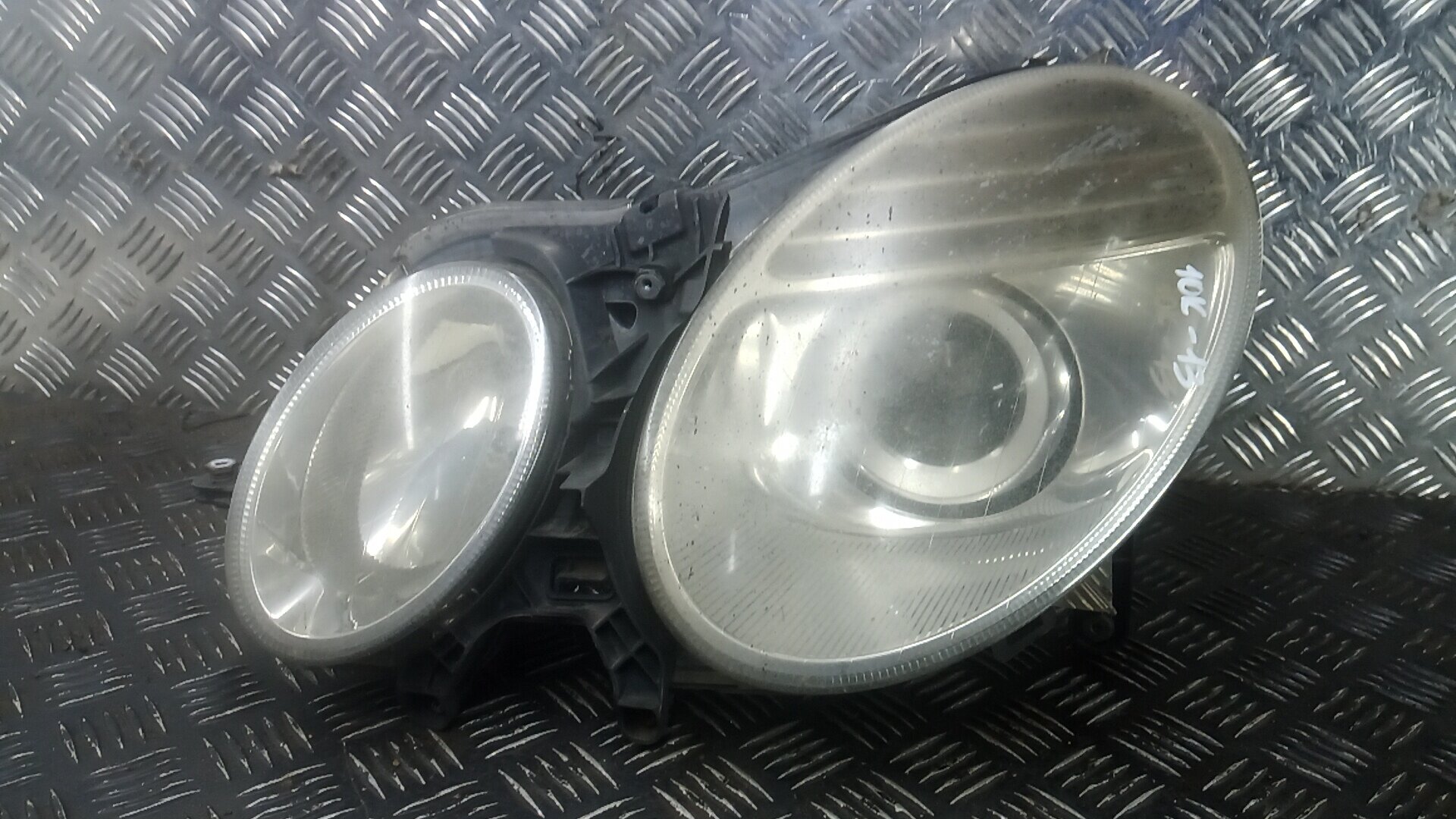 Фара левая MERCEDES BENZ E-CLASS W211