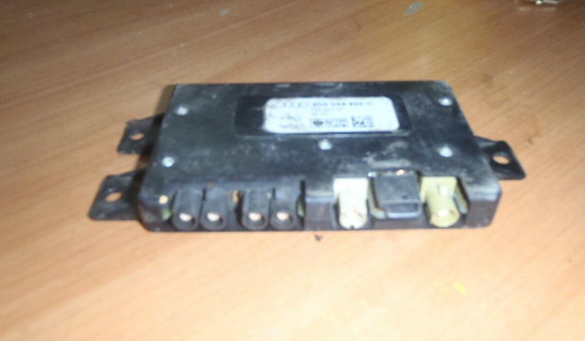 Усилитель A4 (B5) Audi 4D0035530C