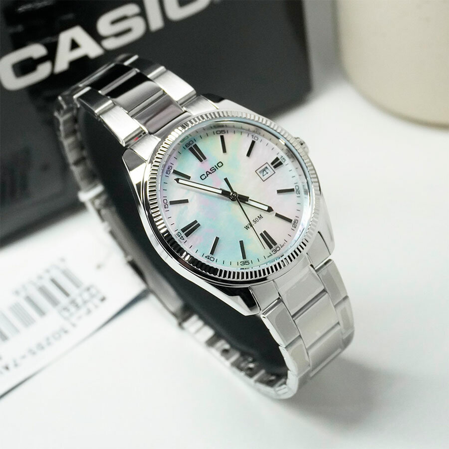 Наручные часы CASIO Collection, белый, серебряный — фото 1