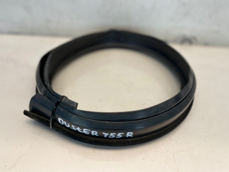 Б/У уплотнитель крыши Renault Duster 2014 HSM F4RA400 Прав. в доль кузова 46678 RENAULT арт. 768609847R