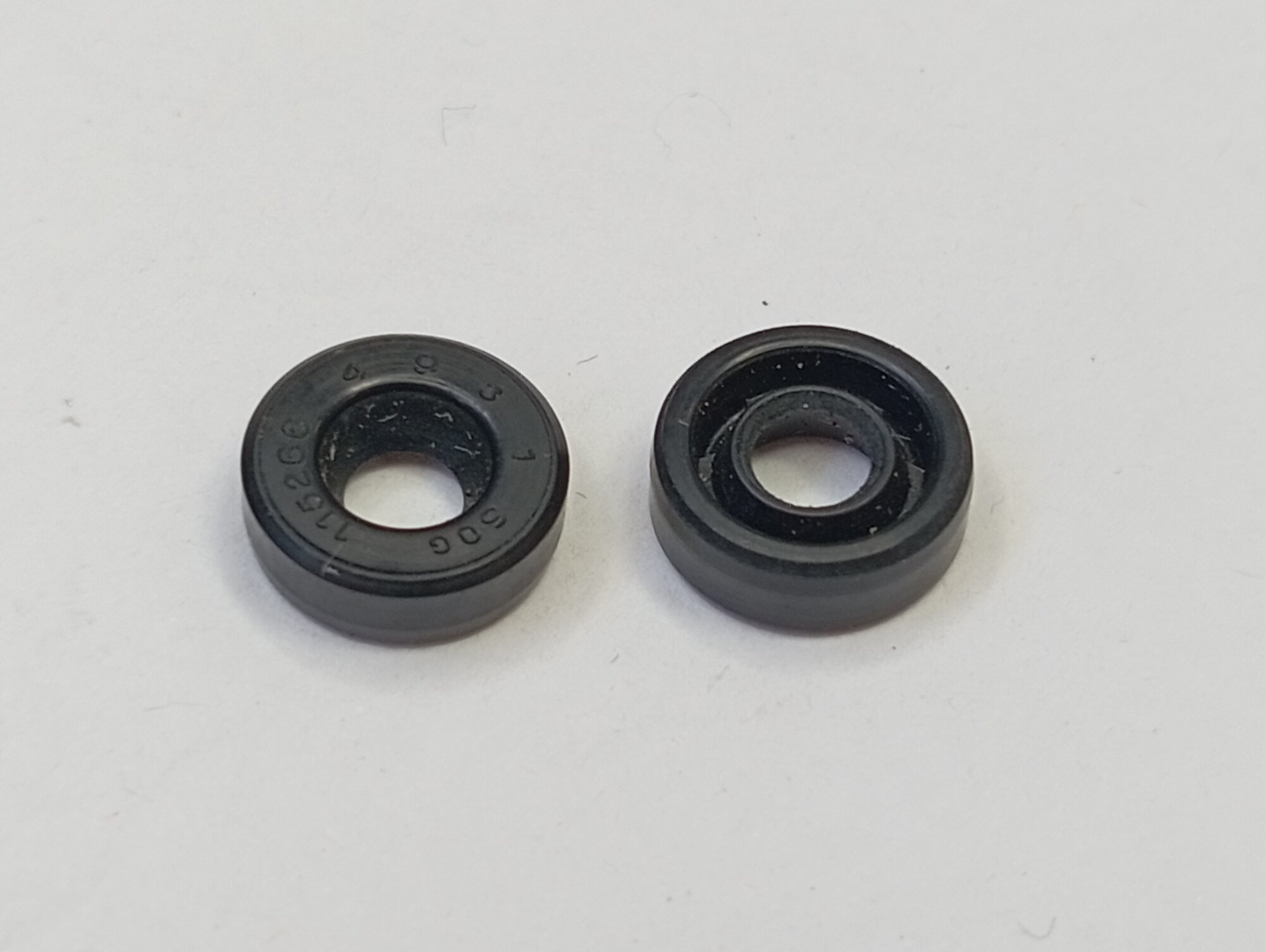 Сальник маслобензостойкий (манжета армированная) 4x9x3 VC NBR-70-K/C WLK