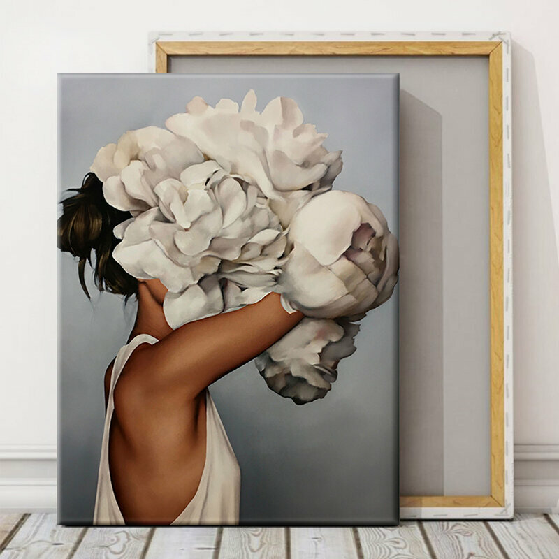 Картина на холсте 40х50 см "Девушка с пионами на голове Эми Джадд", на стену для интерьера