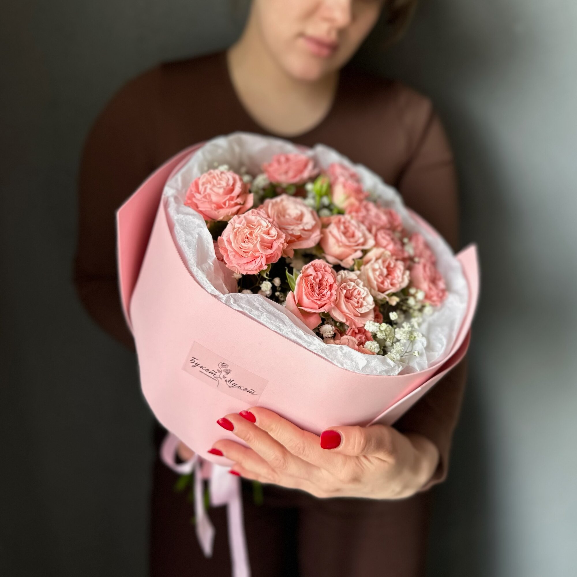 Букет «Макаронс» (кустовая пионовидная Роза, гипсофила) «Букет-Мукет»