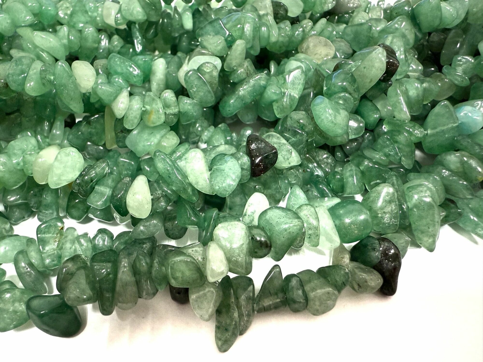 Бусины авантюрин зеленый крошка 6 - 12 мм (нить 76 см), Suntrim