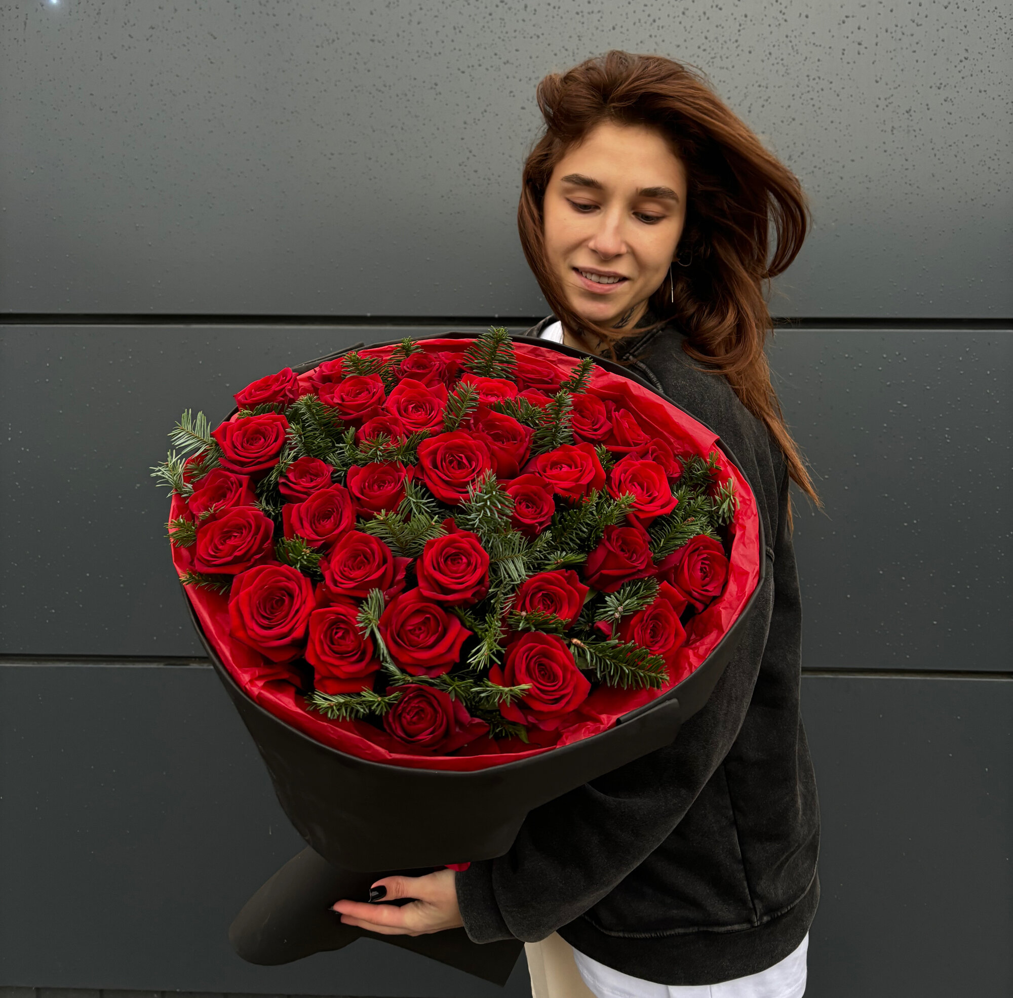 Букет из 35 Красных Роз Россия (60см) с нобилисом в Фоамиране, 53см