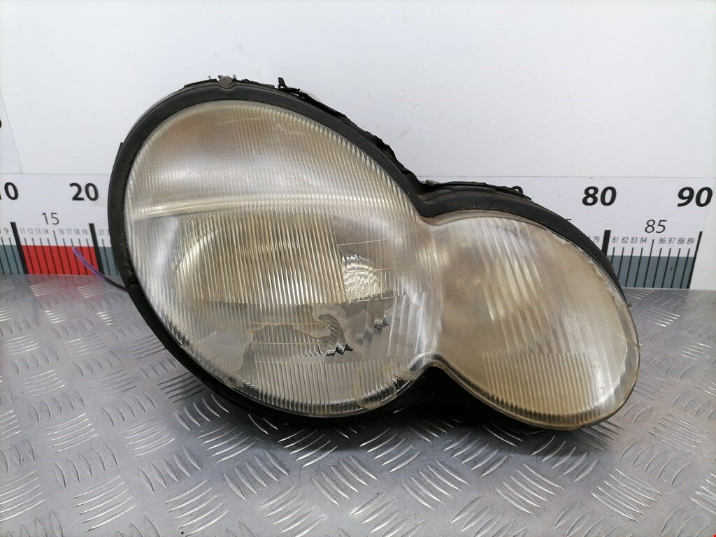 Фара правая Mercedes C-Class (W203) A2038200461 арт. 2225607