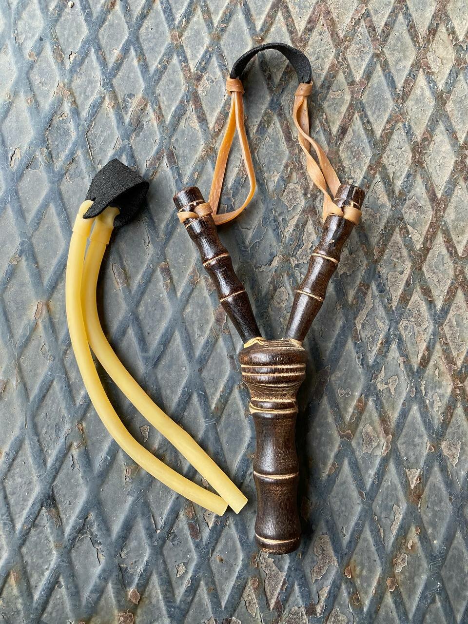 Деревянная рогатка Джунгли с запасным жгутом 45 см (игрушечная рогатка для подростка)