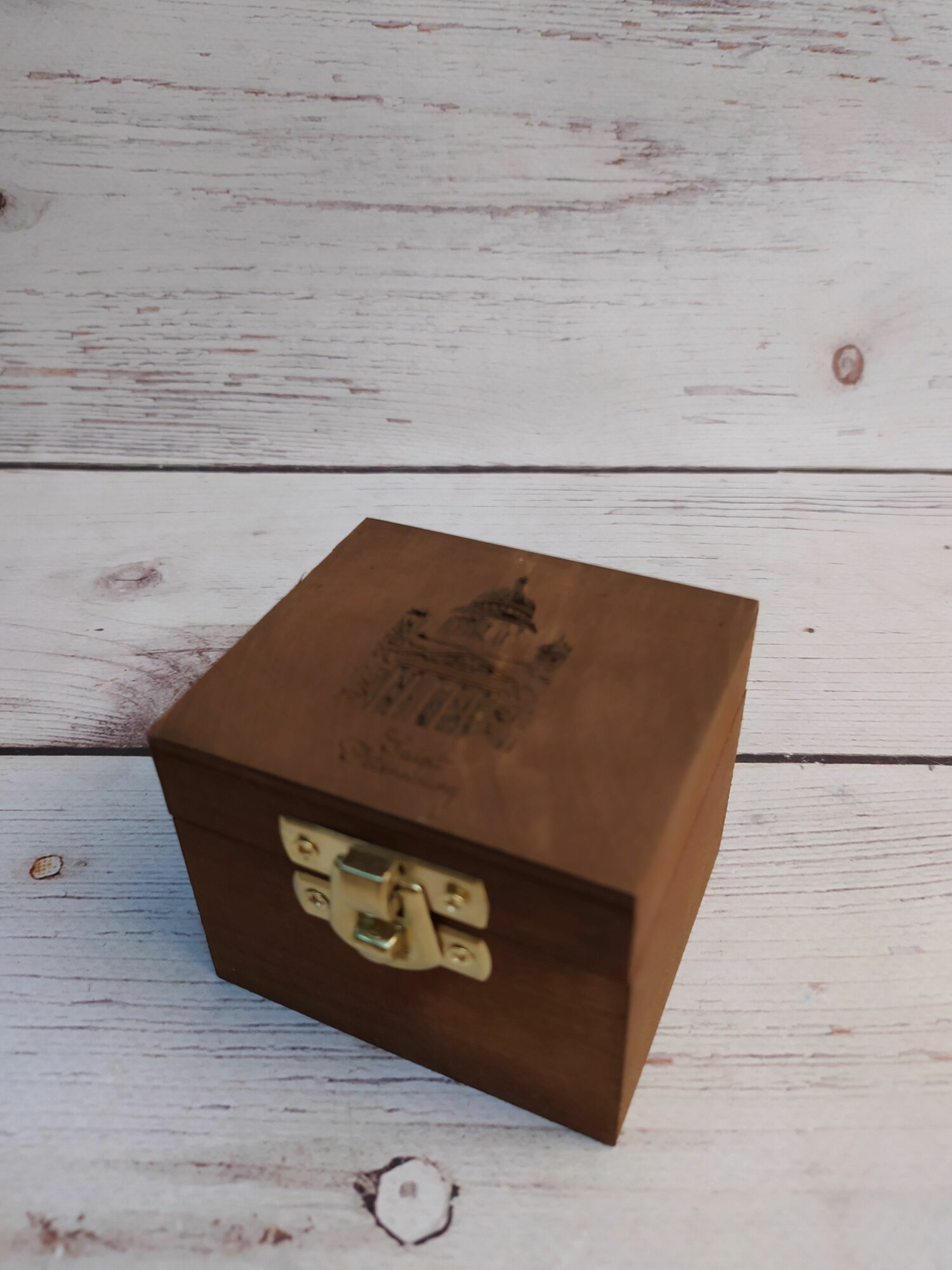 Музыкальная заводная деревянная шкатулка-шарманка Санкт-Петербург с мелодией Гимн России