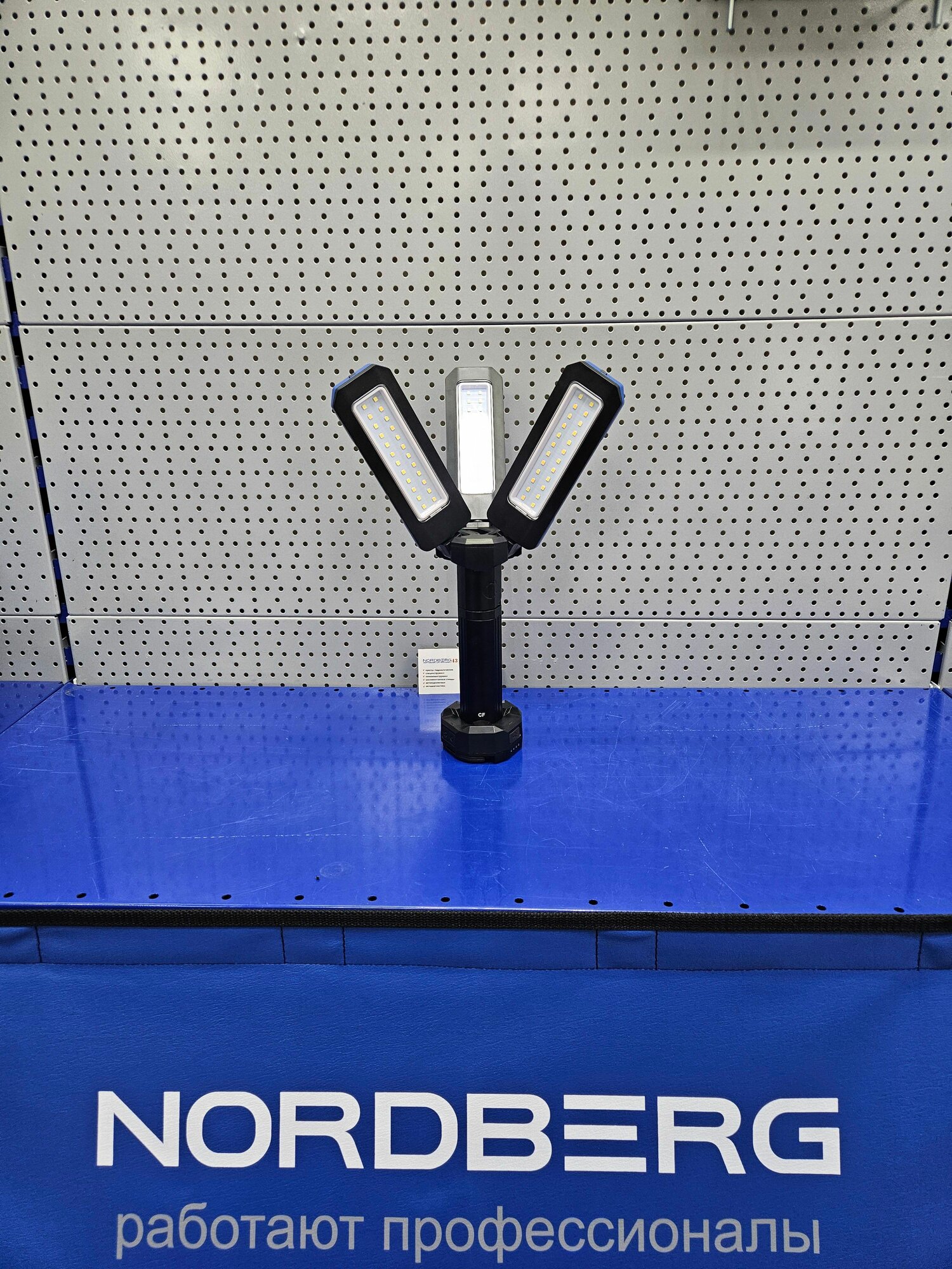 Фонарь светодиодный на магните, с поворотом, аккумуляторный NORDBERG