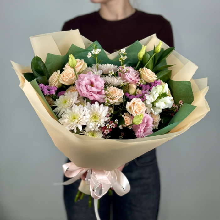 Букет София в стильной упаковке. «365 Поводов» - живые цветы с доставкой