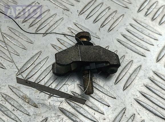 Скоба (кронштейн) крепления форсунки Skoda Fabia mk1 (6Y) 1999-2009