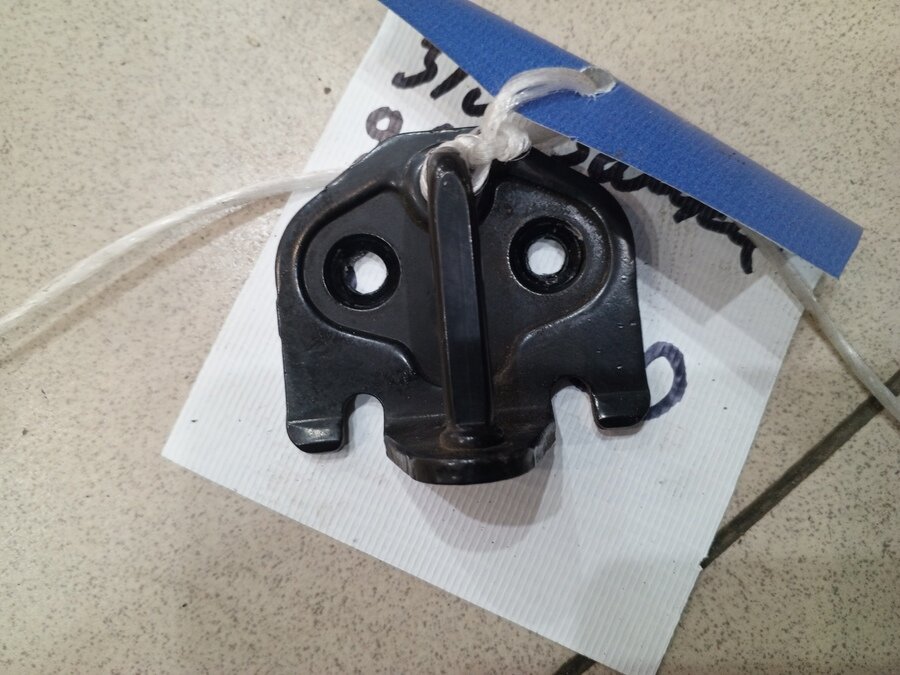 Ответная часть замка двери от Ford Focus 2 2008-2011