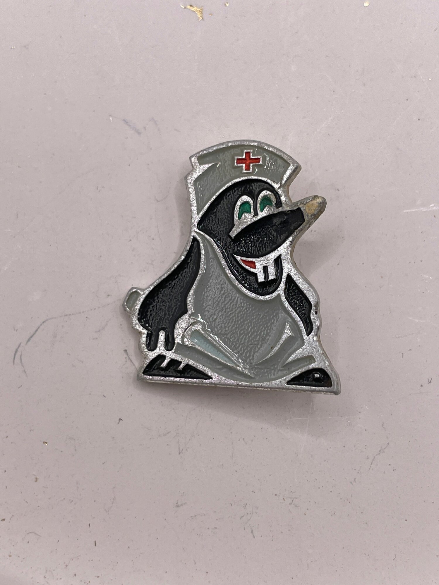 Винтажная детская брошь значок, Крот