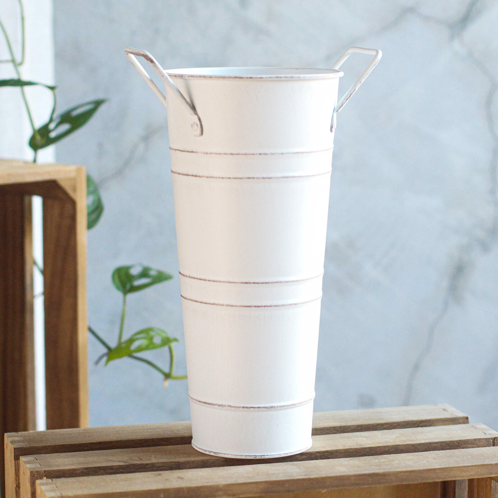 Декоративная подставка для зонтов в ретро-стиле Кованое ведро с цветами для прихожей. Органайзер для тростей, зонтов, аксессуаров