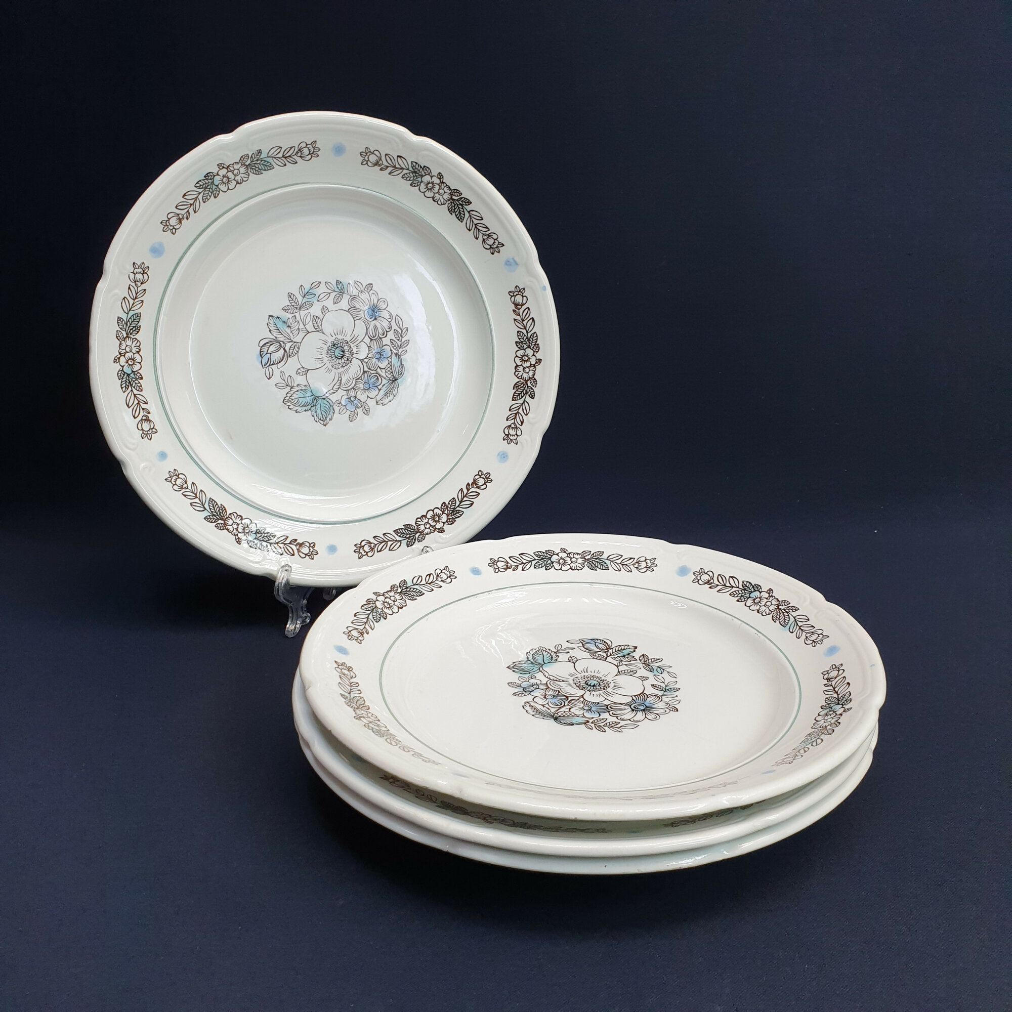 Набор из 4 столовых тарелок Конаково, фаянс деколь 235 мм, винтаж СССР