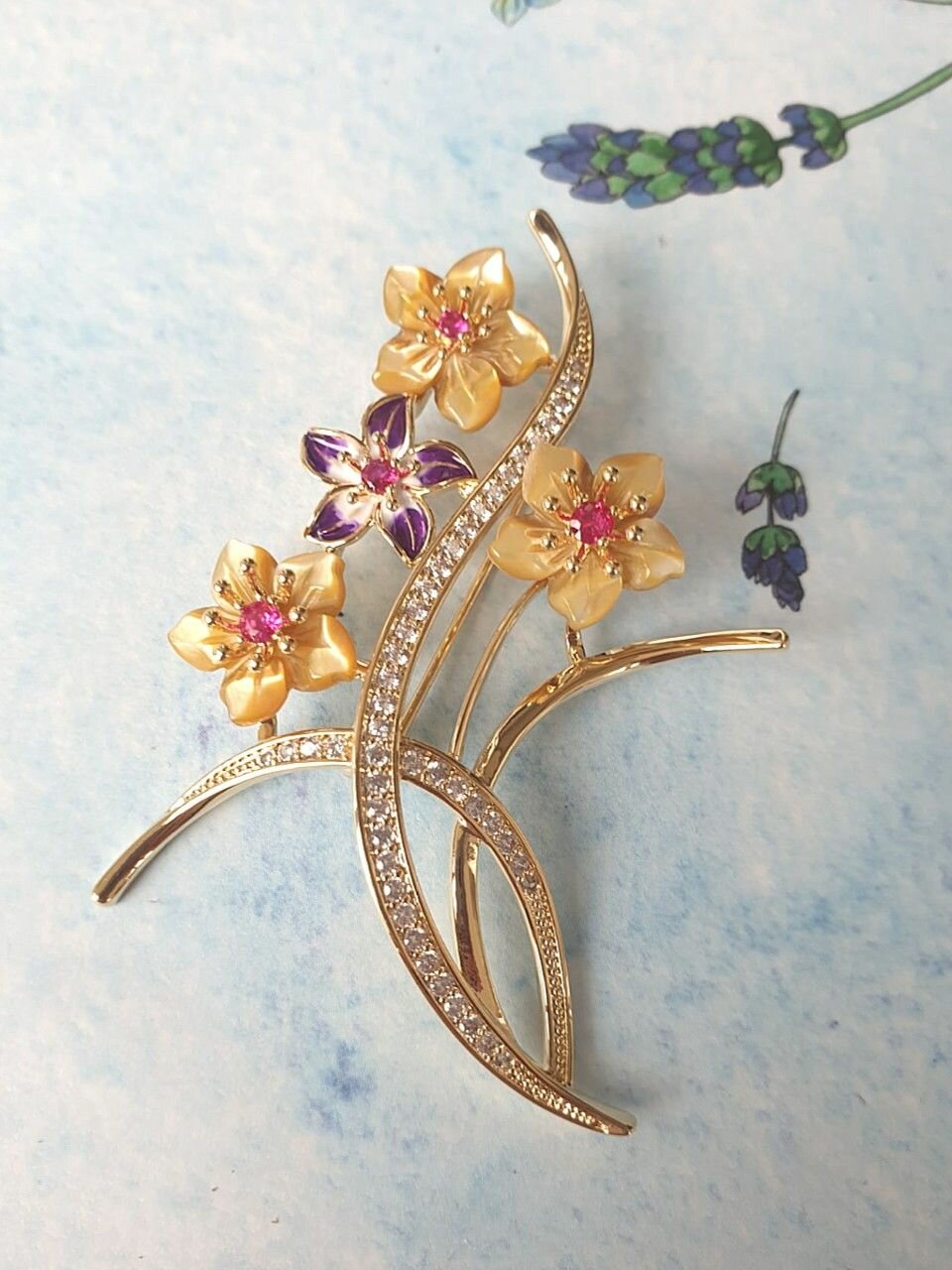 Брошь, фианит