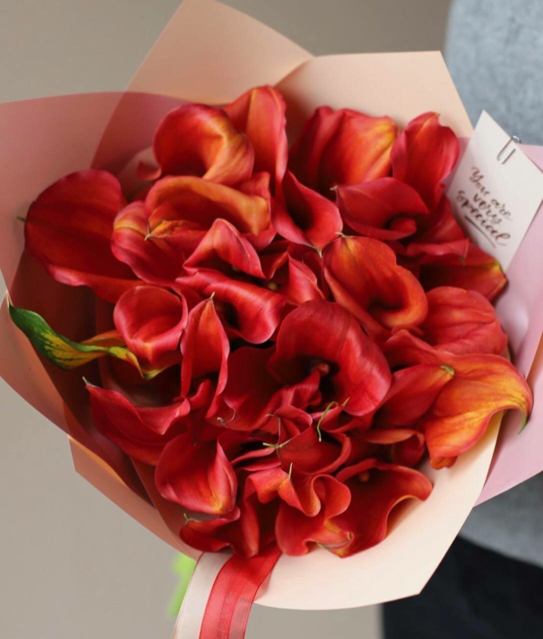 Премиум букет из красных калл, премиум цветы, шикарный, красивый букет цветов, каллы.