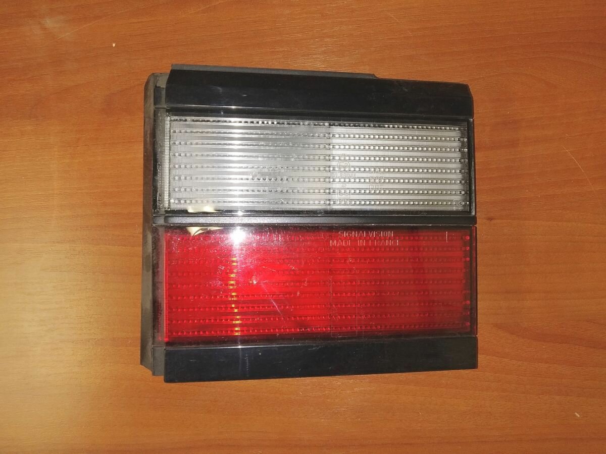 Фонарь задний правый NEW Orig Volkswagen Passat B3 333945108R