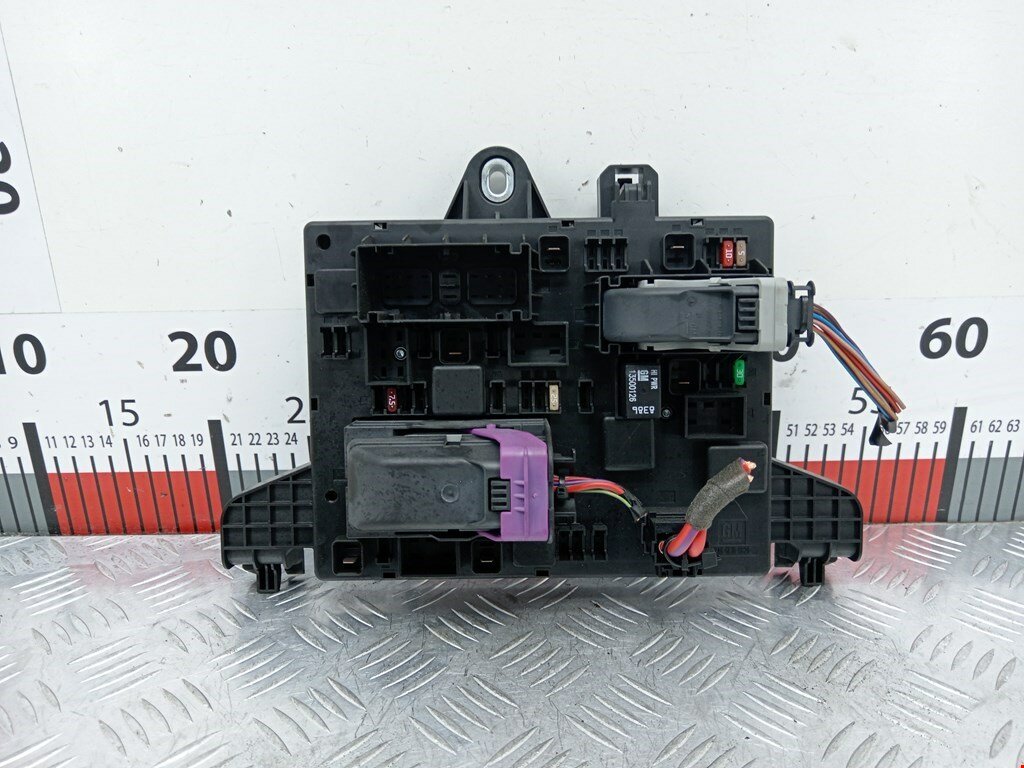 Блок предохранителей Opel Astra J 13343949 арт. 1759863