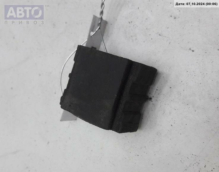 Кронштейн радиатора Volkswagen Passat B5+ (GP)