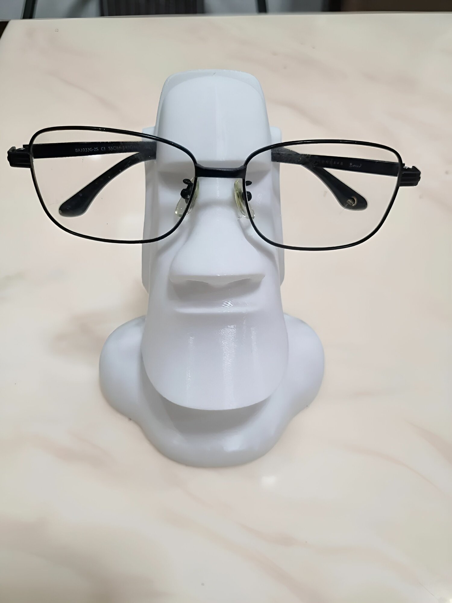 Держатель для очков Moai