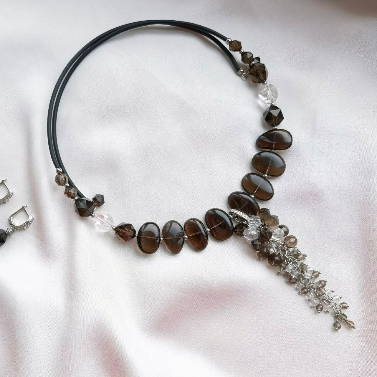 Комплект бижутерии: серьги, колье, горный хрусталь, раухтопаз