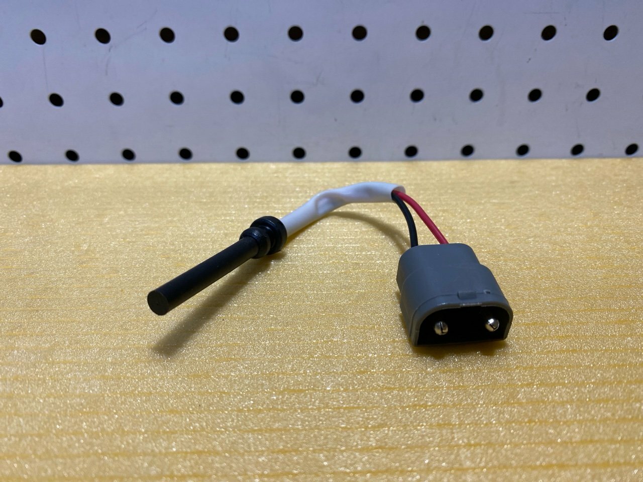 Датчик уровня охлаждающей жидкости VOLVO FH FM (вольво ФШ ФМ)