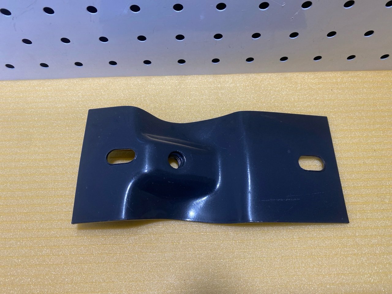 Кронштейн крепления переднего крыла MERCEDES ACTROS AXOR (мерседес актрос аксор)