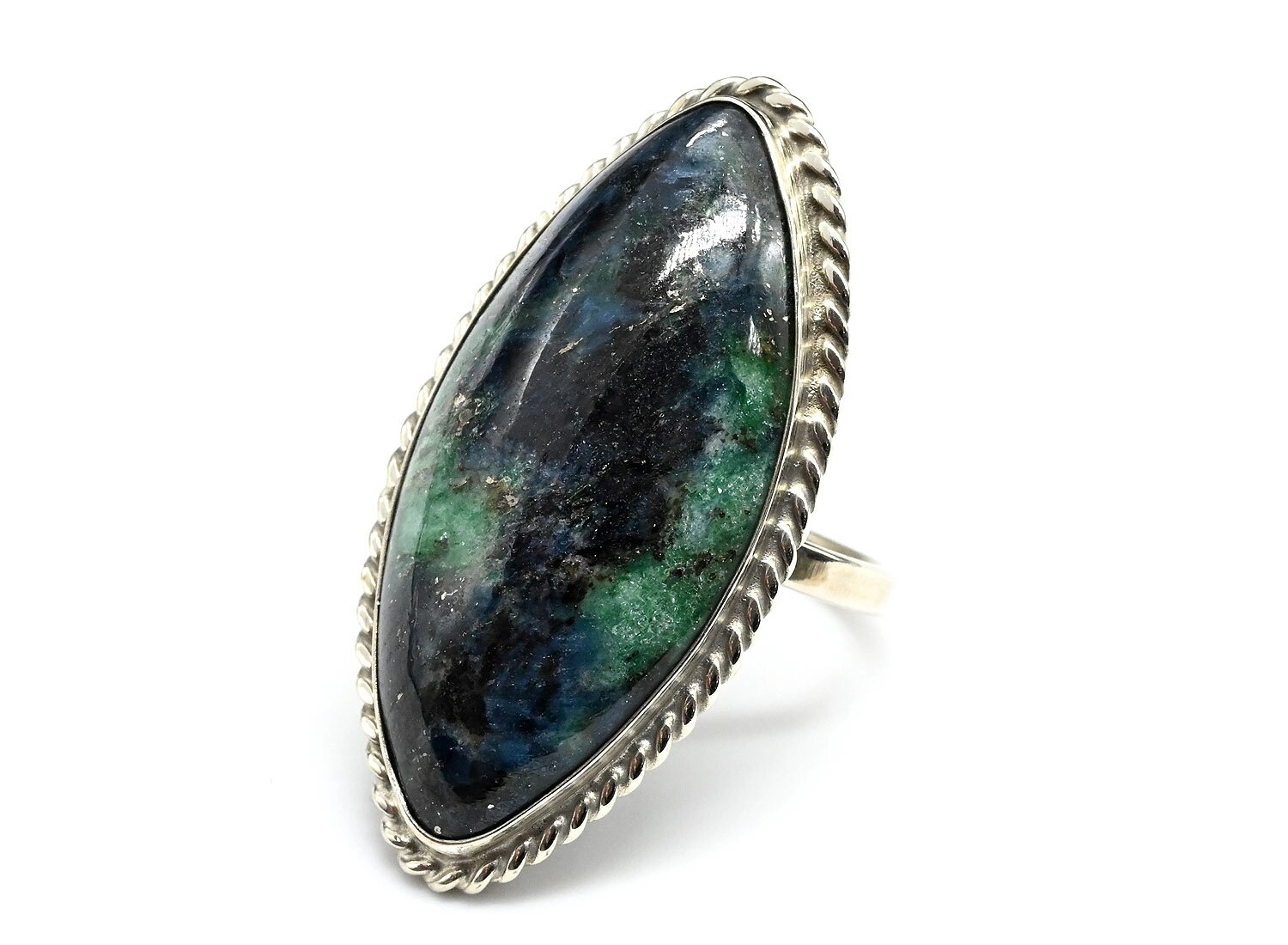 Кольцо, фуксит