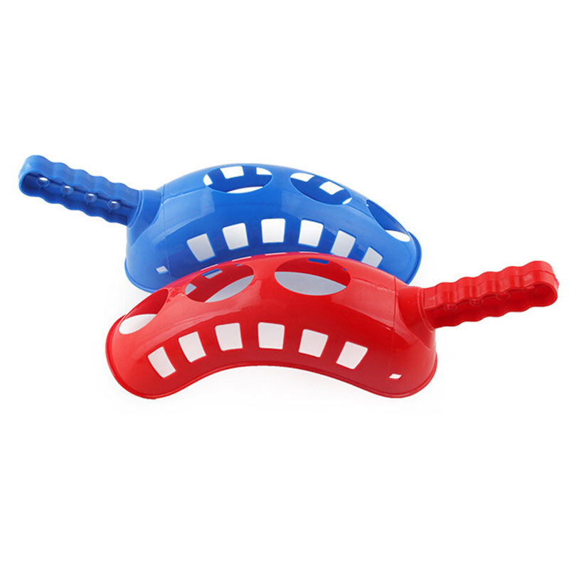 Дети бросают и ловят мяч эстафета детские спортивные уличные игрушки для фитнеса родителей и детей