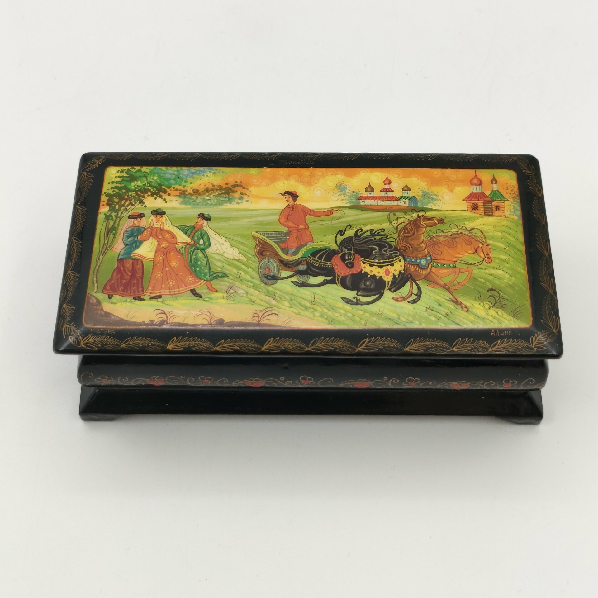 Шкатулка прямоугольной формы "Тройка", автор Р. Айшин, папье-маше, роспись, лак