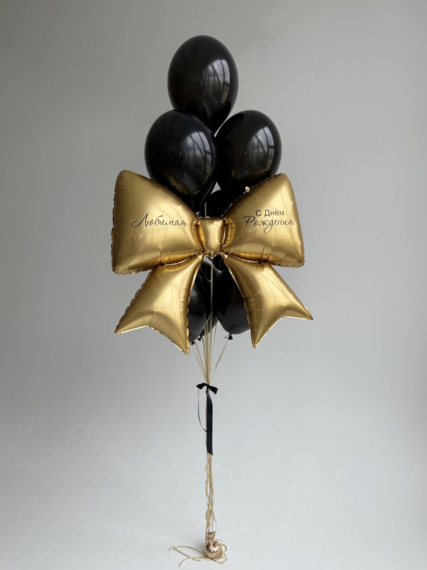Фольгированные воздушные шары с гелием надутые в фонтан из латексных шаров "Золотой бант", 9 шт